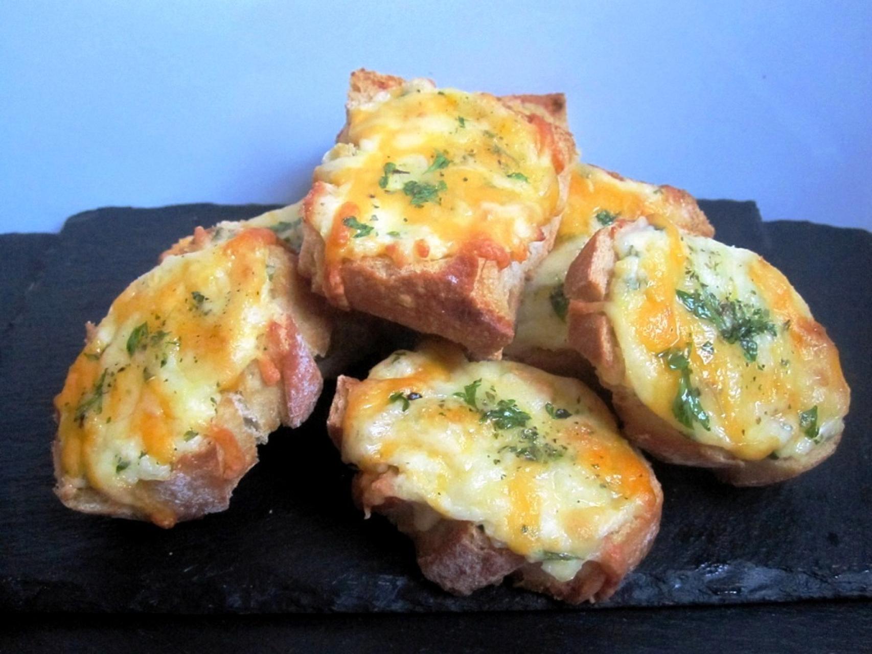 Nueve recetas de tostas para cenar sin liarla mucho en la cocina