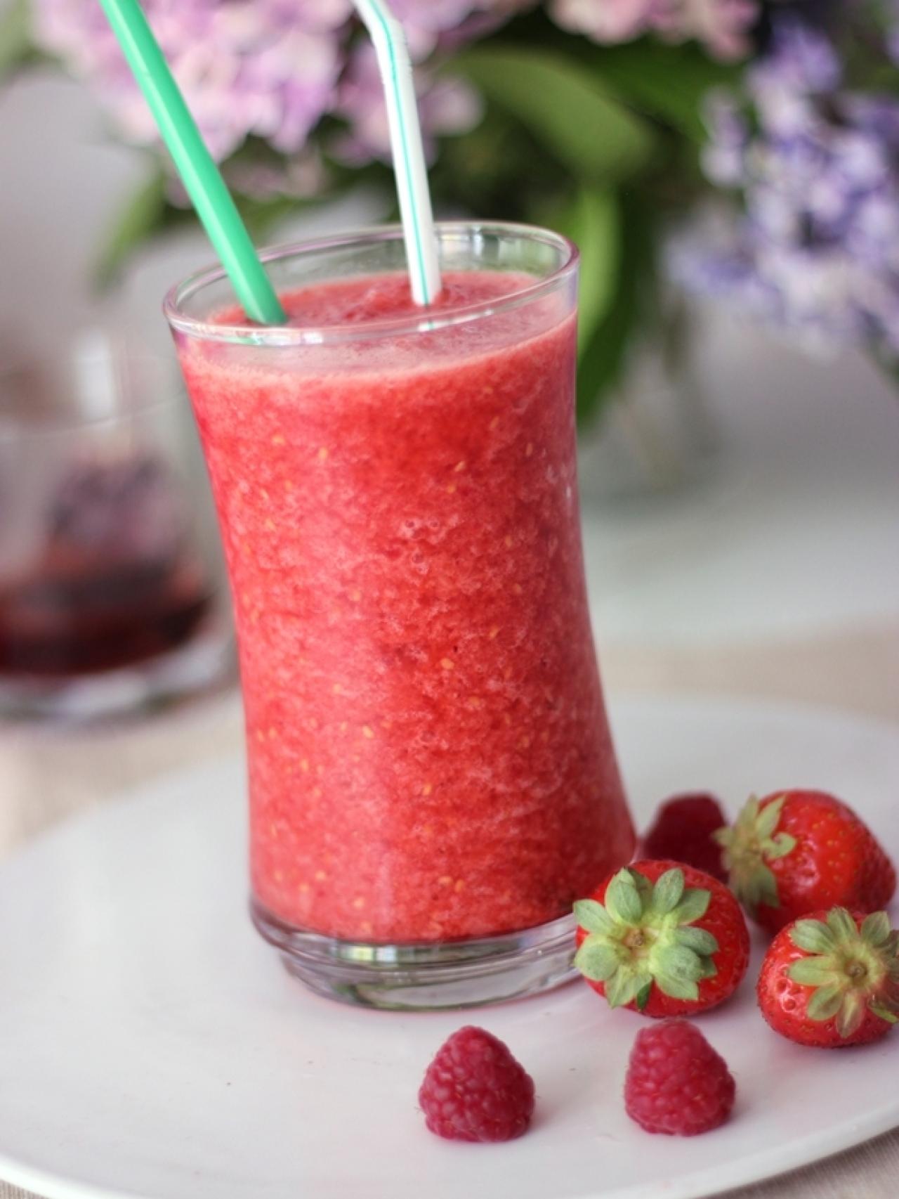 9 bebidas rosa para refrescarse y brindar con el color del año