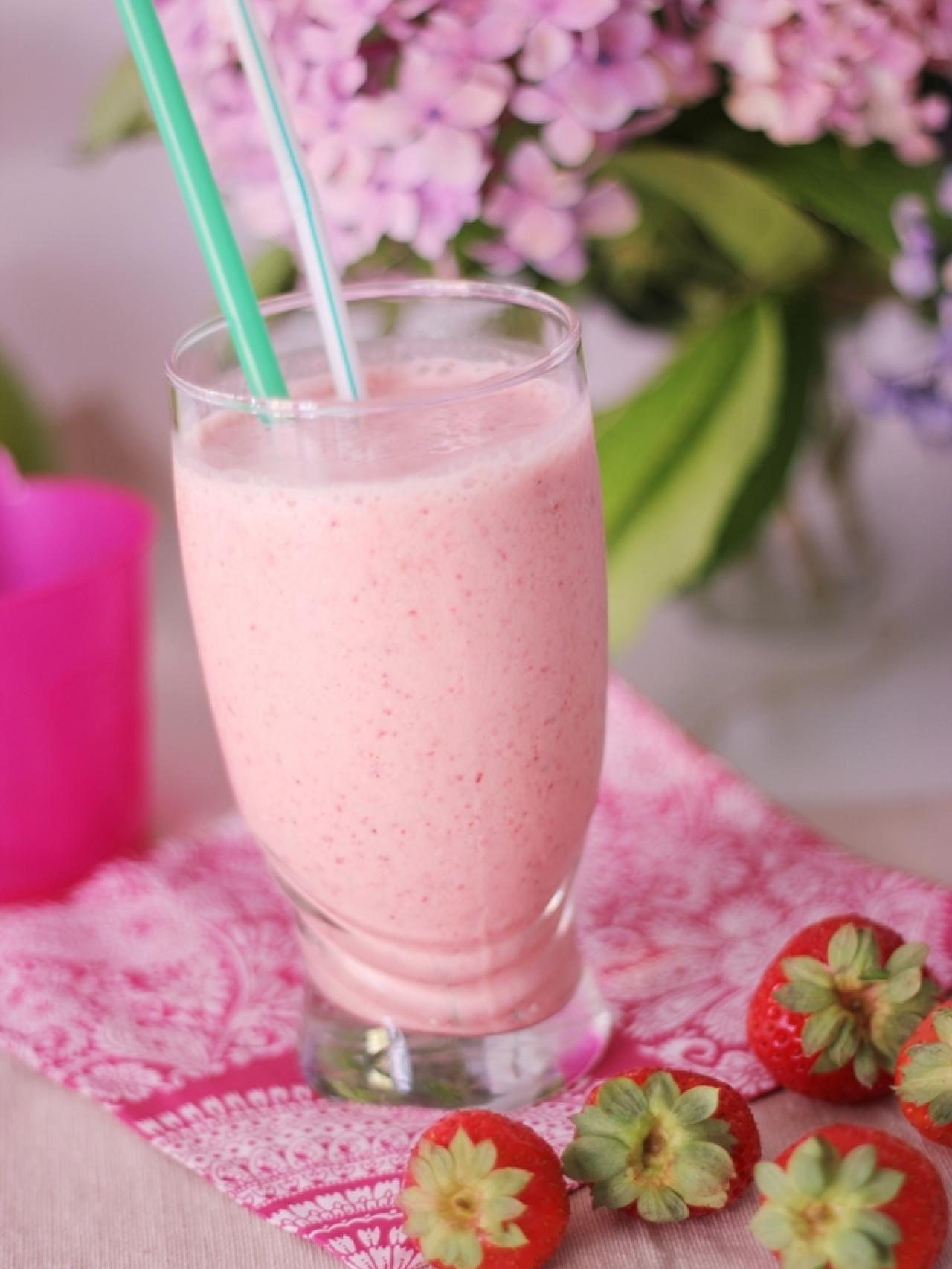 9 bebidas rosa para refrescarse y brindar con el color del año