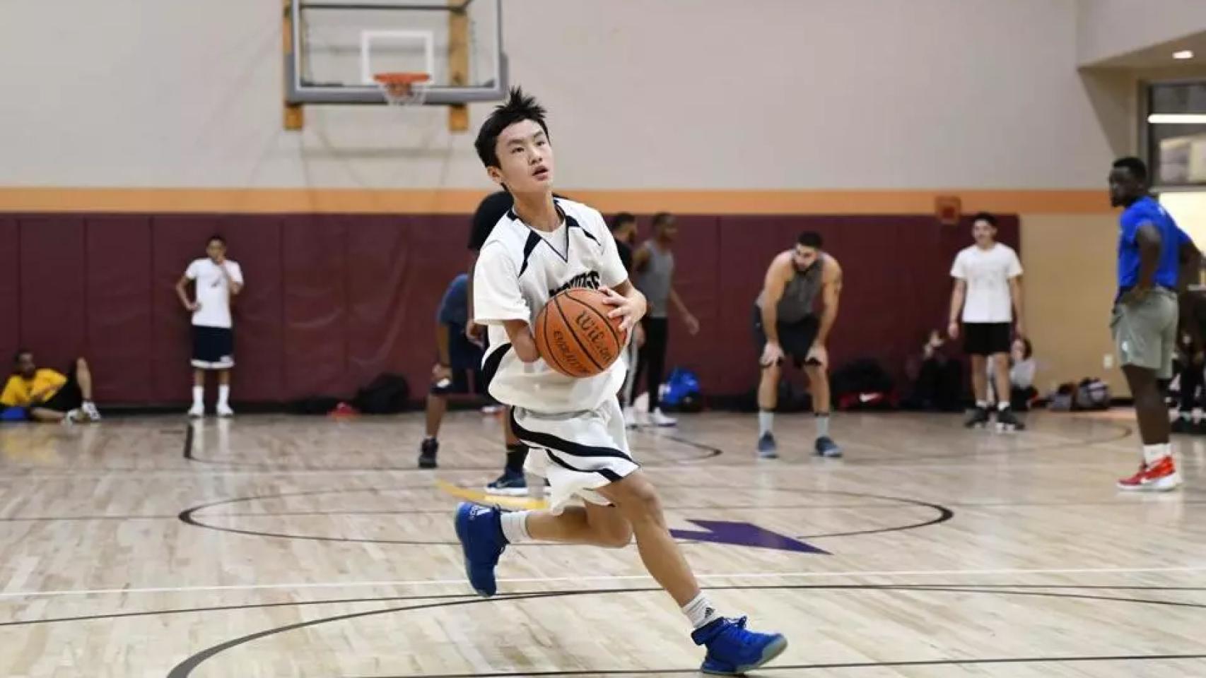 Ben Pimlott conquista el baloncesto estadounidense con una malformación ...
