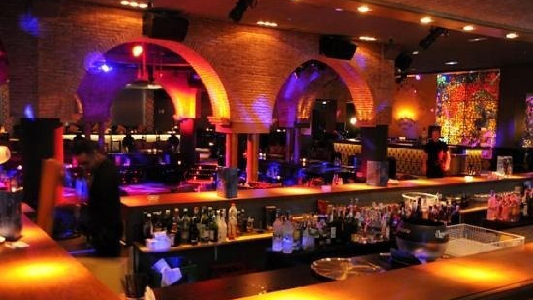 90 euros por la entrada, 25 por la copa y 15 por un chupito: los bailes ...