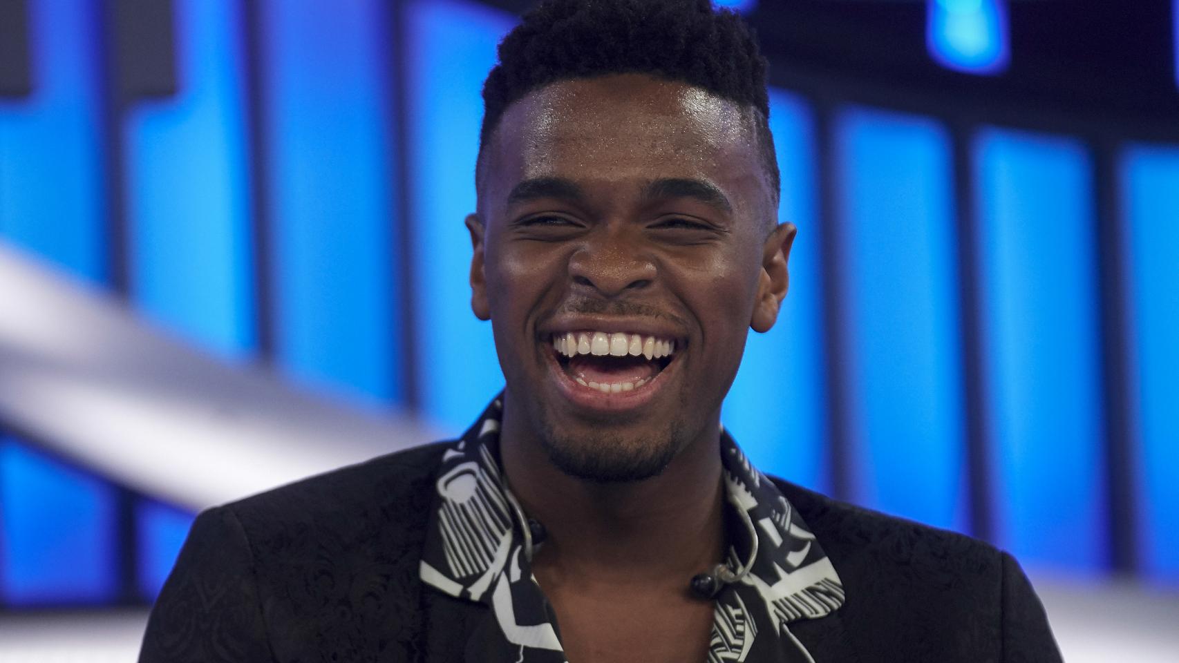 El fracaso de Famous: congrega a menos de 100 fans en su primera firma ...