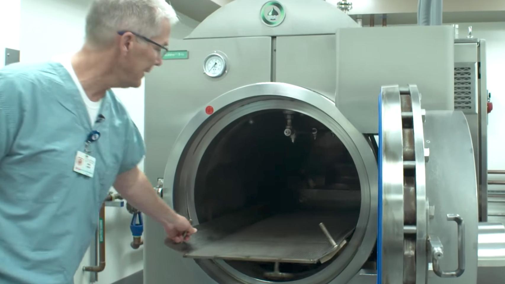 Cadáveres para hacer abono: el plan para acabar con cementerios y crematorios