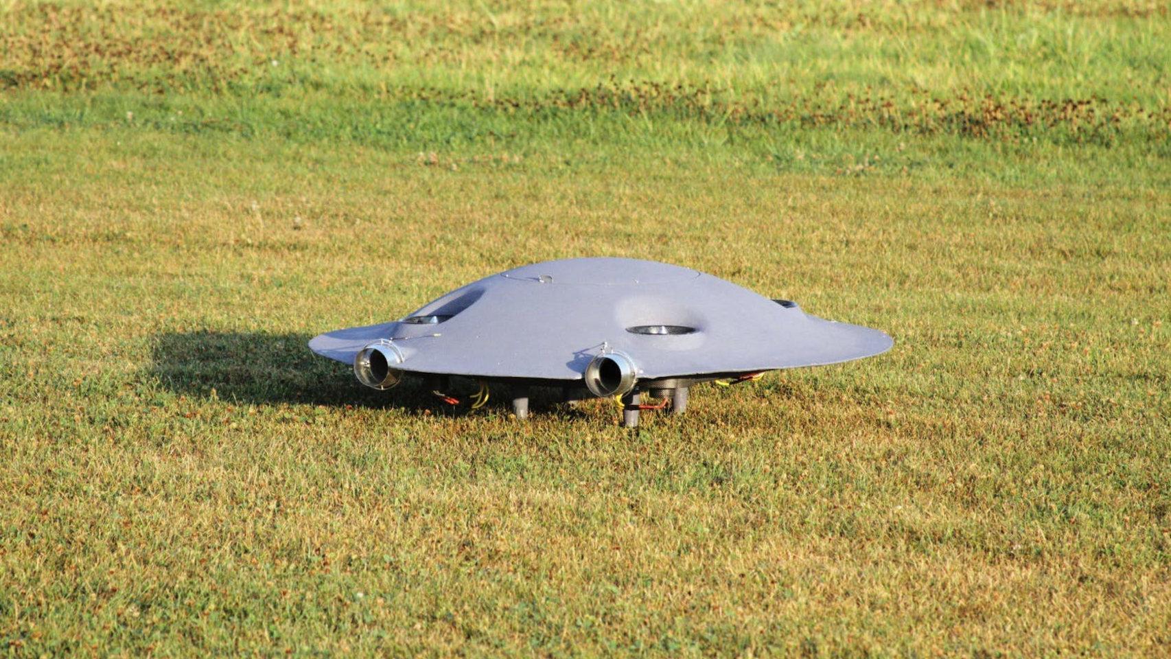 Crean un platillo volante de verdad, funcional y capaz de volar
