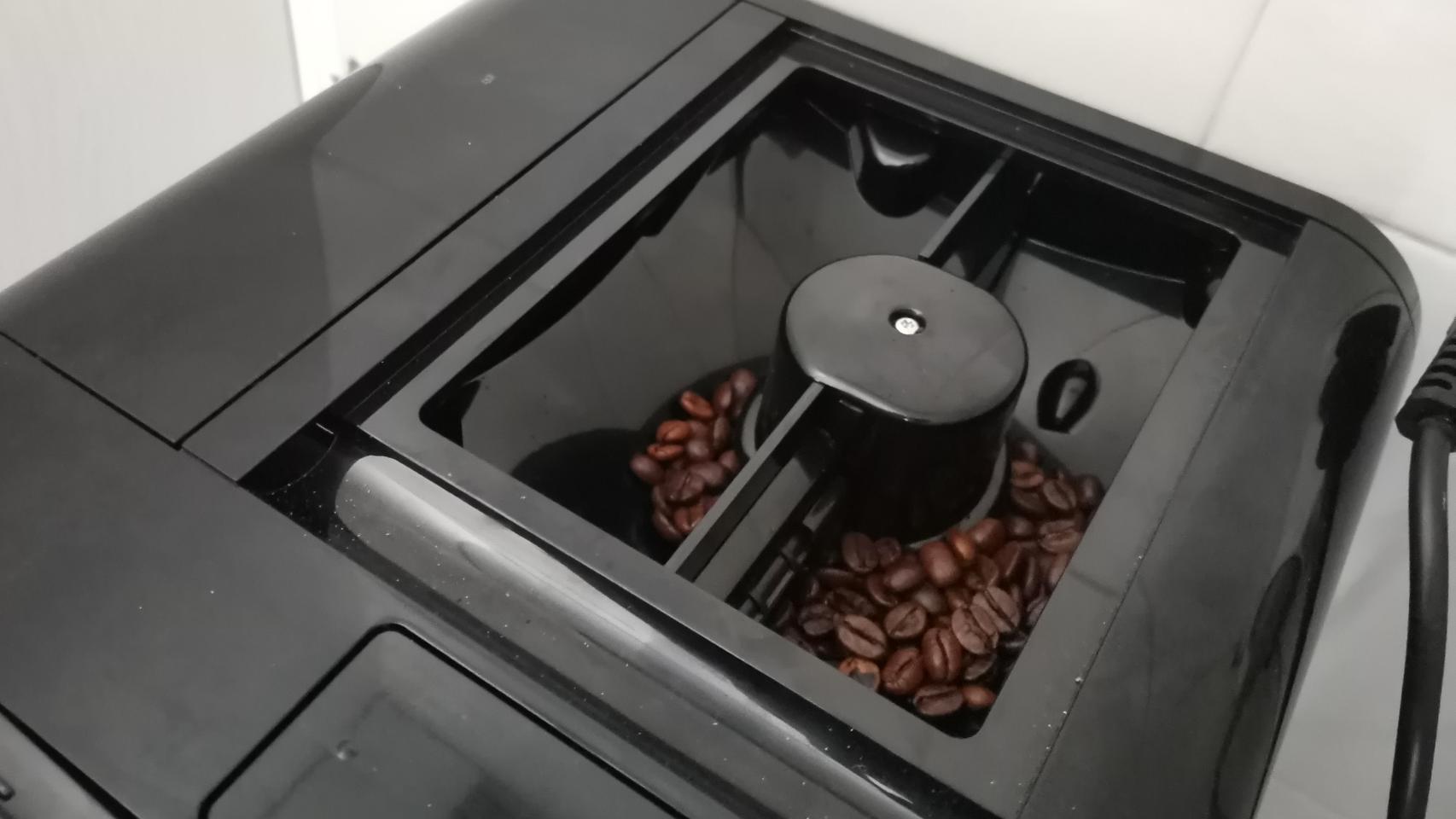 Así es desayunar en una cafetera conectada de 1.000 euros: olvídate del Starbucks