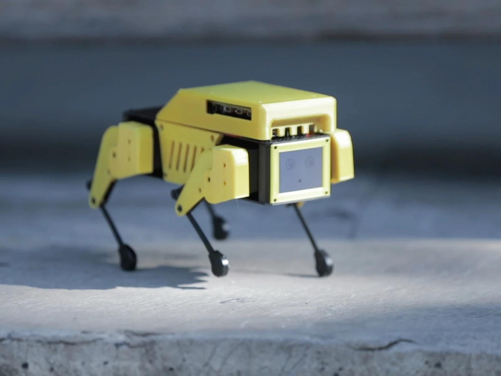 Pequeño Robot Android Negro