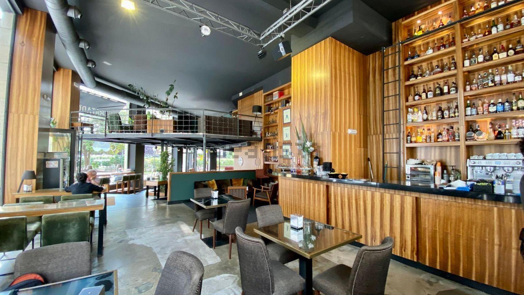 El mayor bar del centro de A Coruña cierra para convertirse en un ...