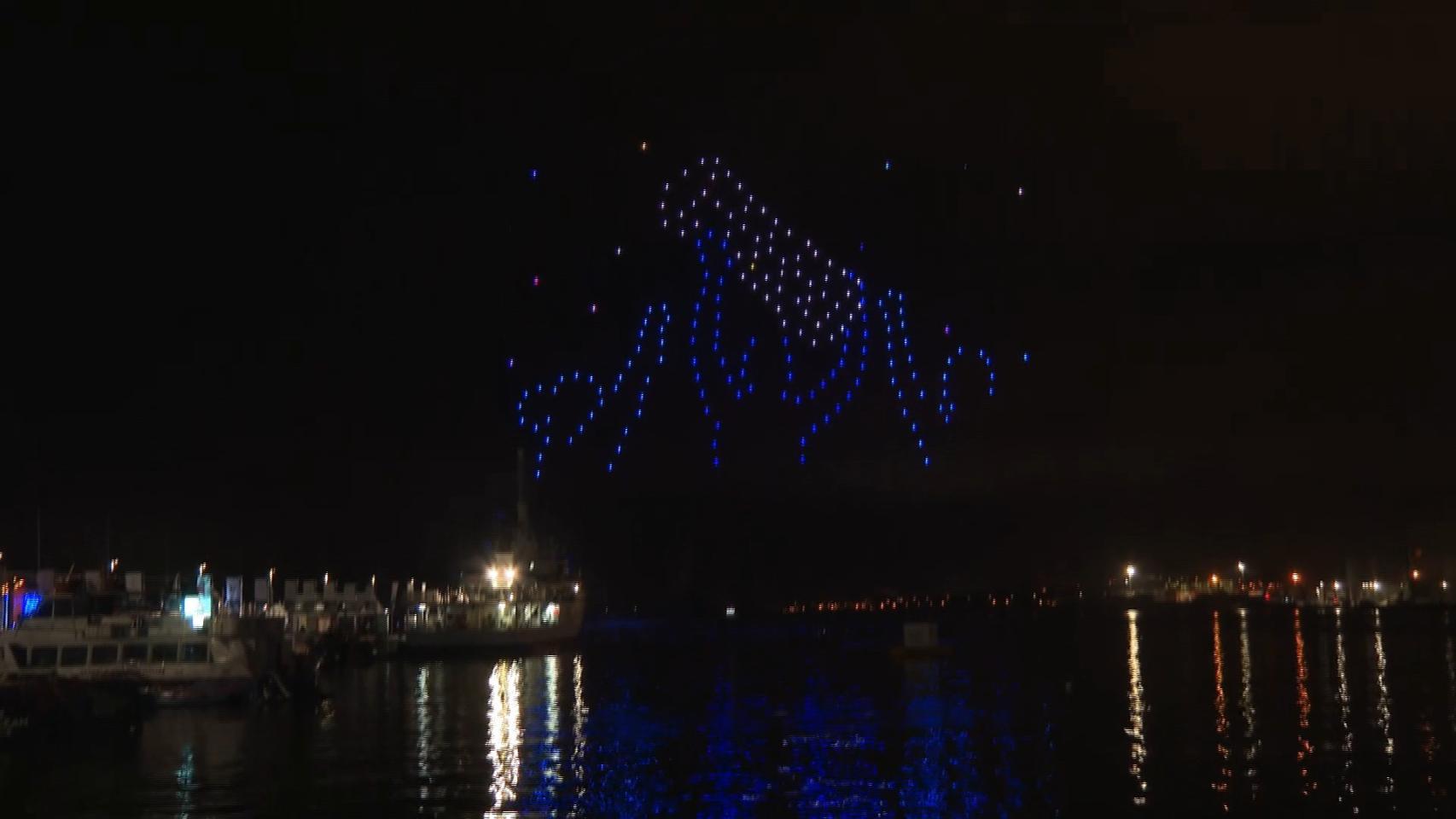 Así ha sido el espectacular vuelo de drones que ha dado inicio a la ...