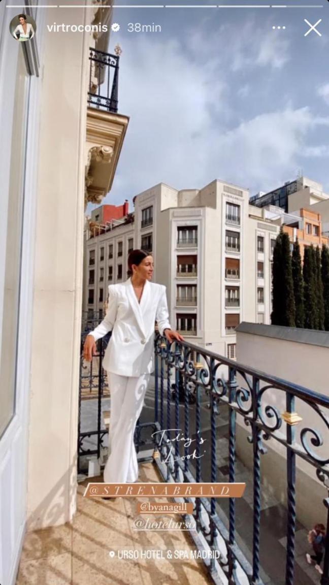 Virginia Troconis confía en un traje blanco y de estética masculina ...