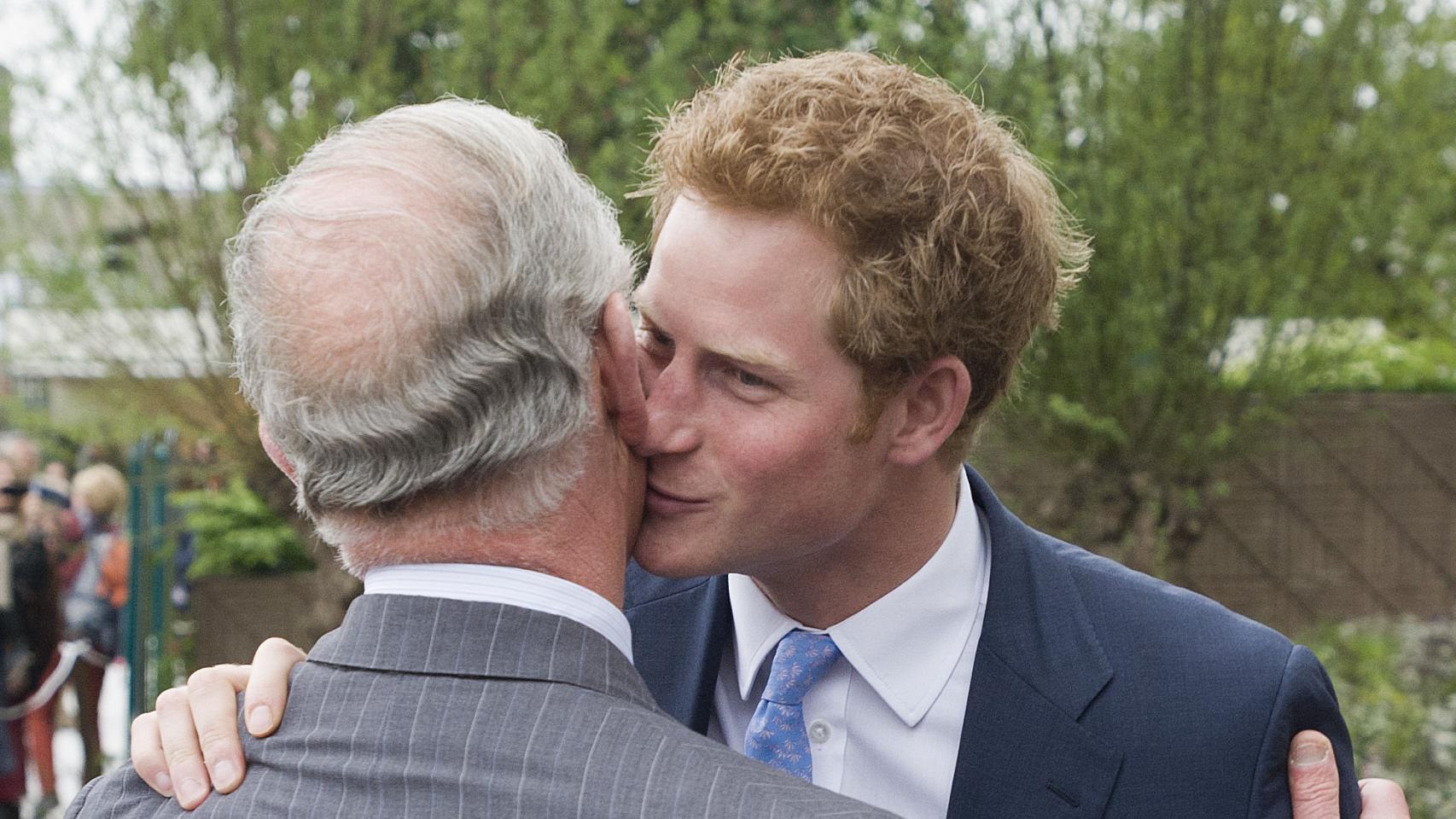 La decepción del príncipe Harry al aterrizar en Londres: se cancela el encuentro con su padre ...