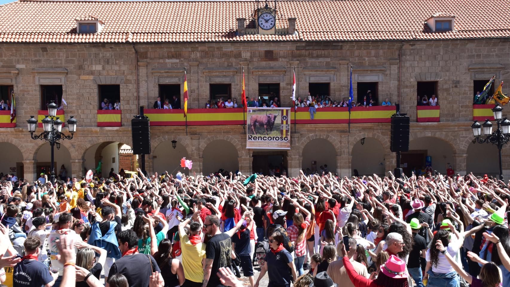VÍDEO | Lágrimas de emoción y un susto con el cartel anunciador marcan ...