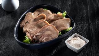 Haz esto con la carne antes de cocinarla y quedará tierna como la ...