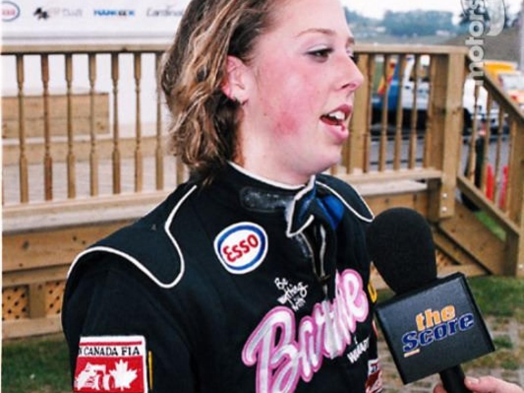 Ashley Taws, la Barbie piloto: la canadiense que llevó el lema y el ...