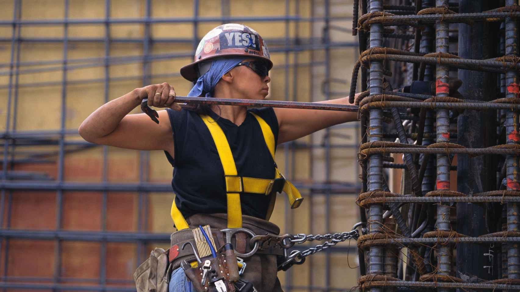 Las mujeres apuntalan el futuro de la construcción en España: ellas ...