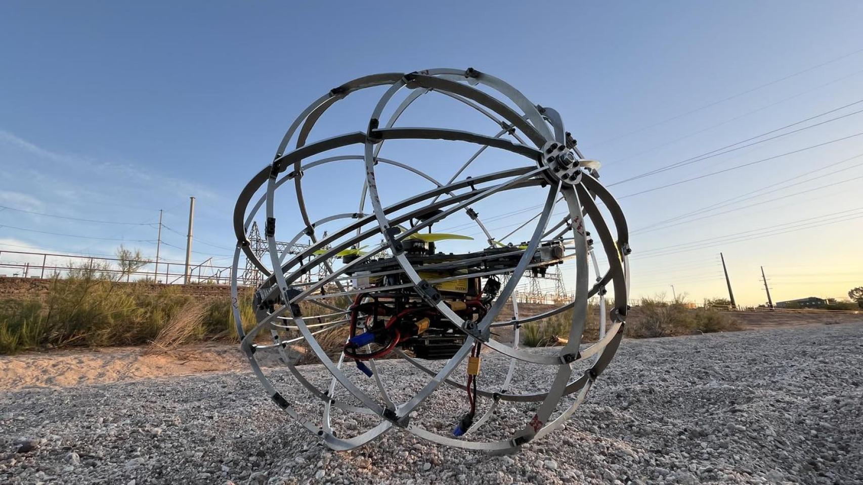 El dron que vuela y rueda: se mueve por tierra y mar para misiones ...