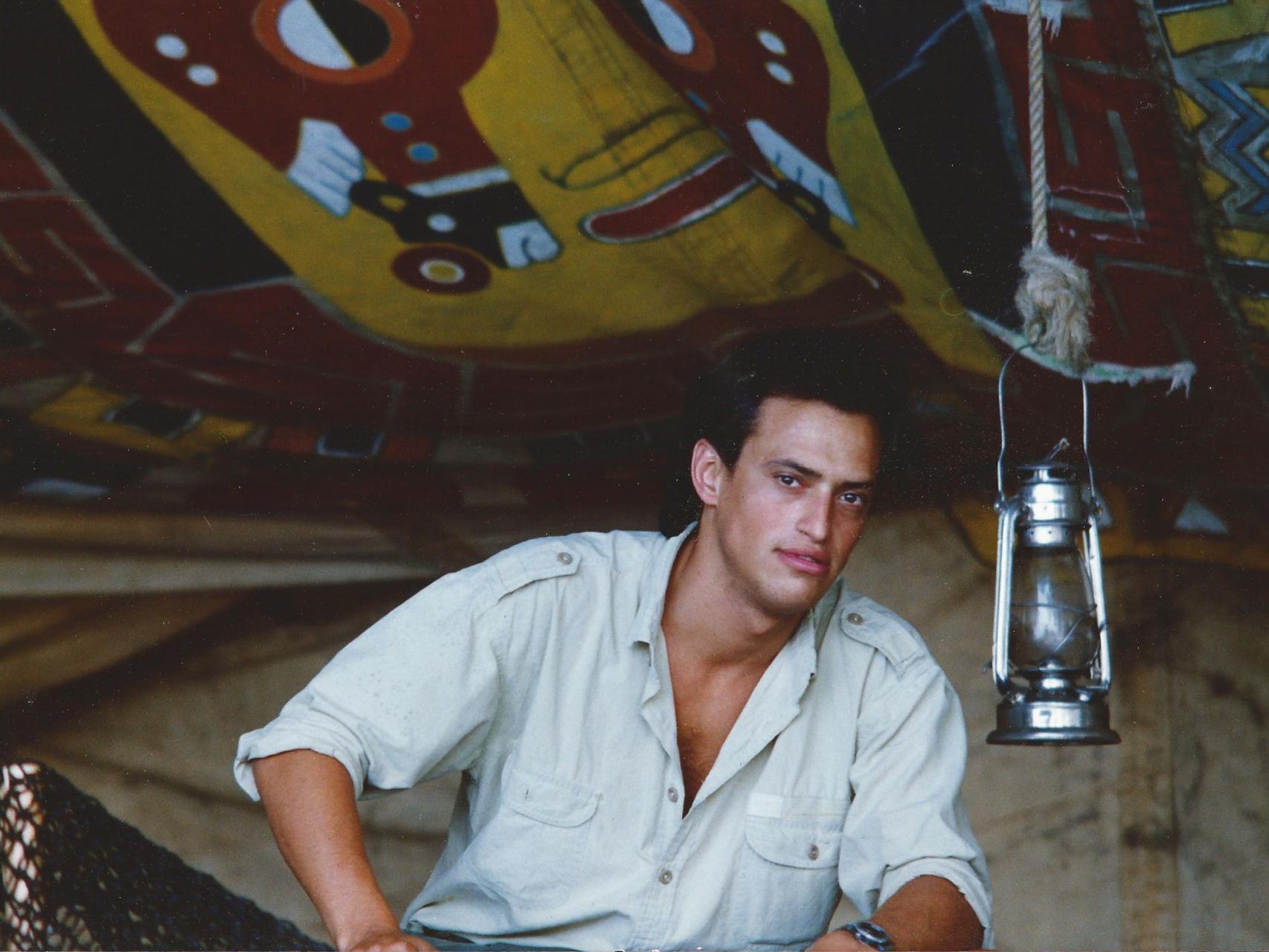 La irrepetible vida de Eric Frattini, de barrer una fábrica a hacerse ...