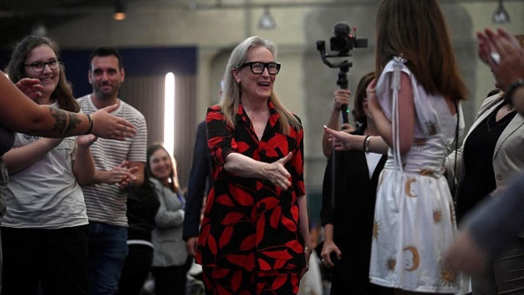 Sonriente y llena de energía, Meryl Streep muestra sus dotes de ...