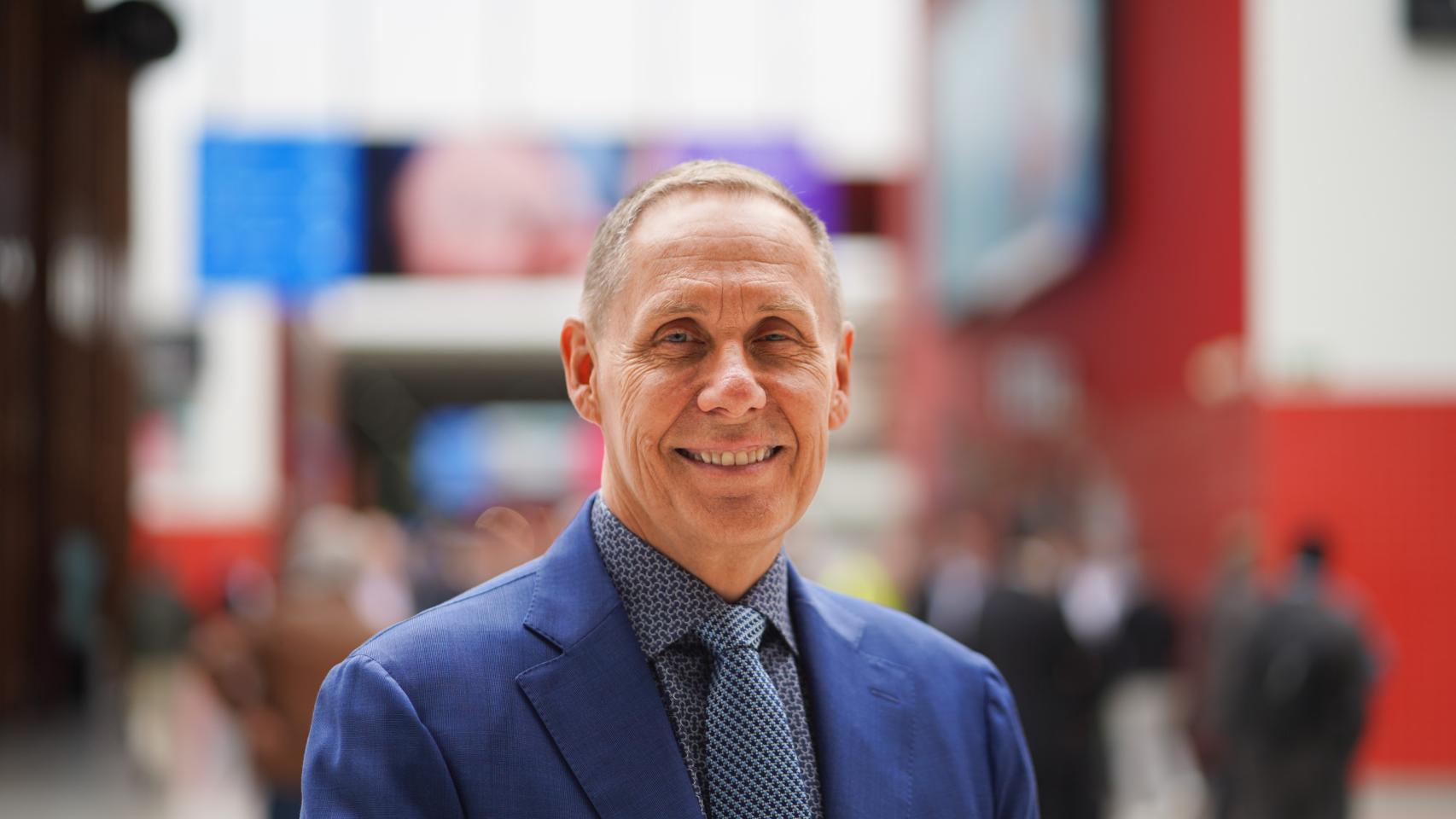 Smith (Oracle) ve necesario poner "guardarraíles" al avance de la IA ...