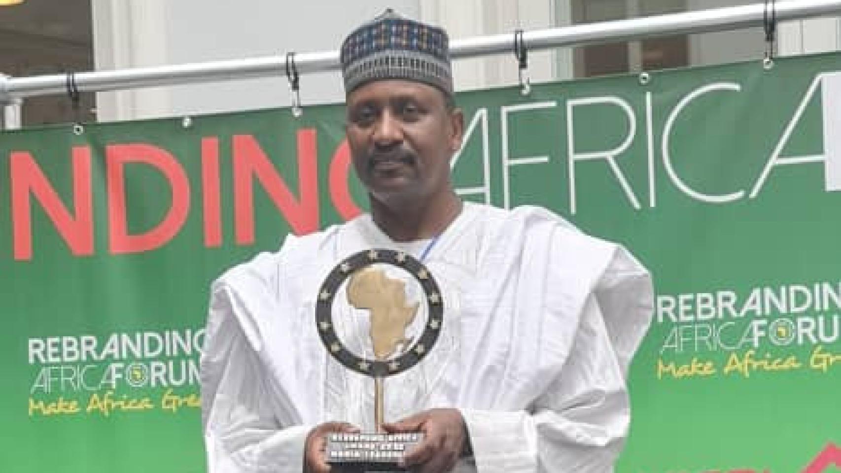 Seidik Abba: "Dar dinero a los gobiernos africanos no es suficiente ...