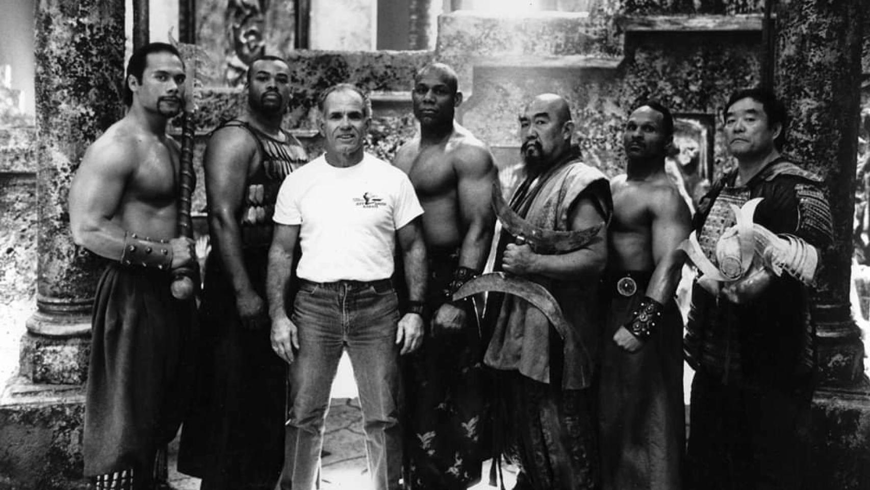 Muere Pat E. Johnson, entrenador de 'Karate Kid' y actor en el clásico ...