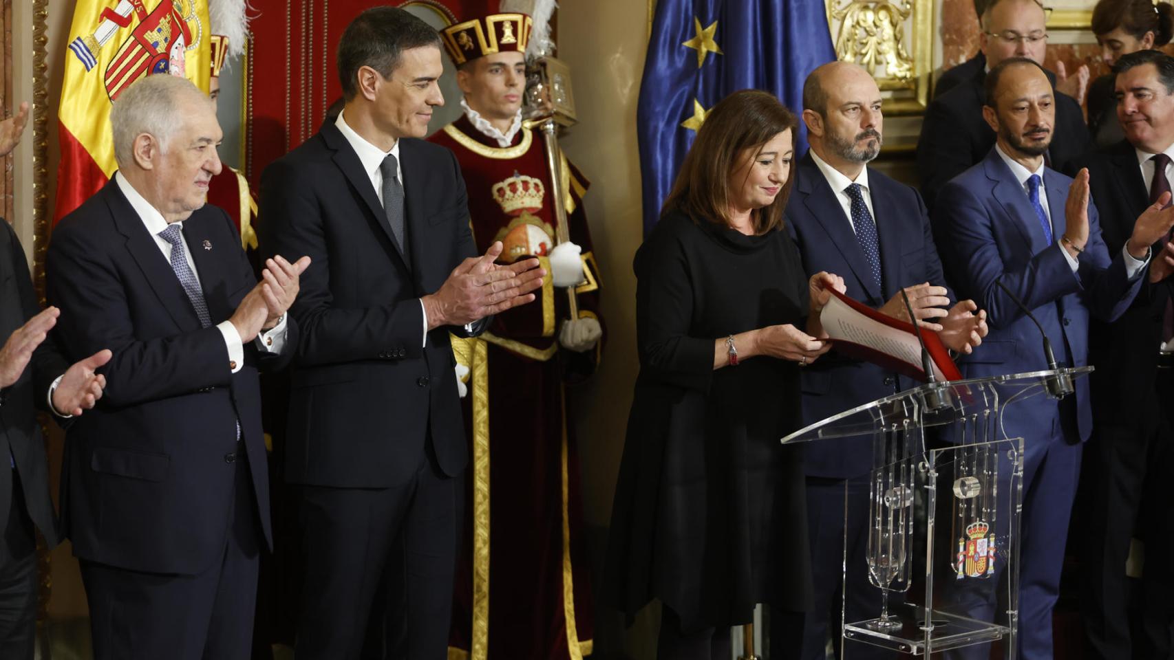 La Constitución, vehículo para una nueva Transición