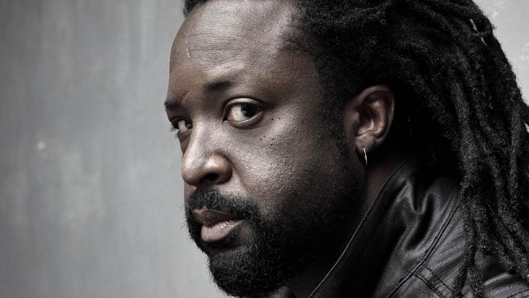 Marlon James mezcla superhéroes, cuentos africanos y brujería en 'Bruja Luna, Rey Araña'