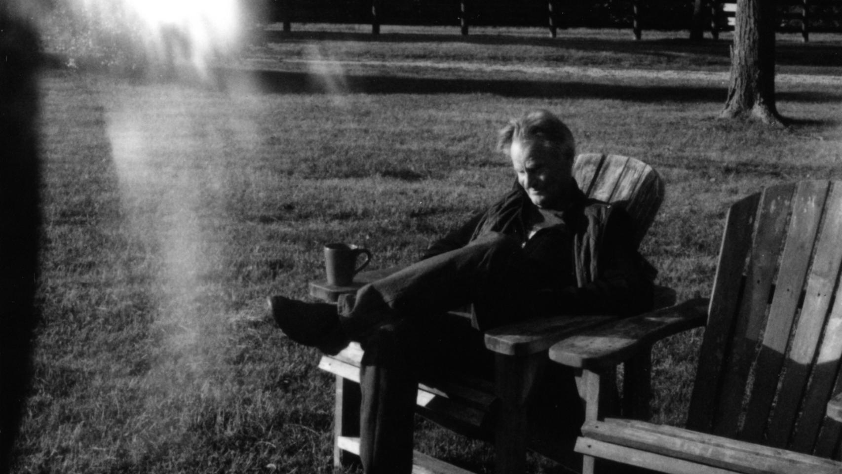 'Espía de la primera persona', el delicado y bello testamento literario ...