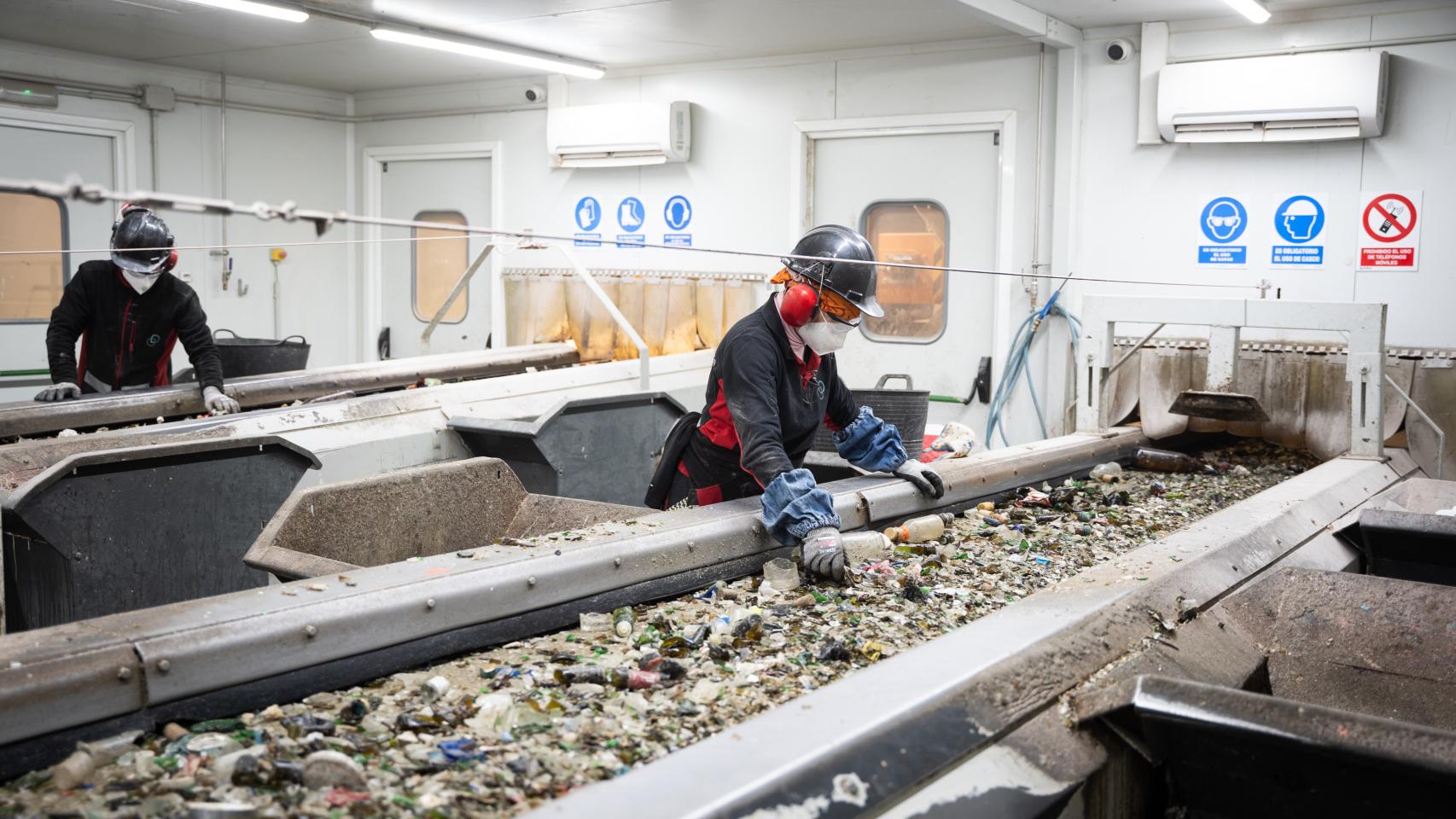 ¿Qué pasa con la botella de cava que tira al contenedor verde? Lo ...