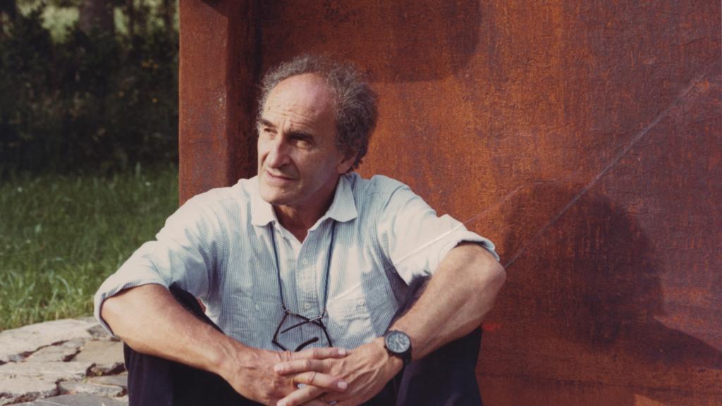Eduardo Chillida, el escultor que doblegó el hierro, cumple 100 años
