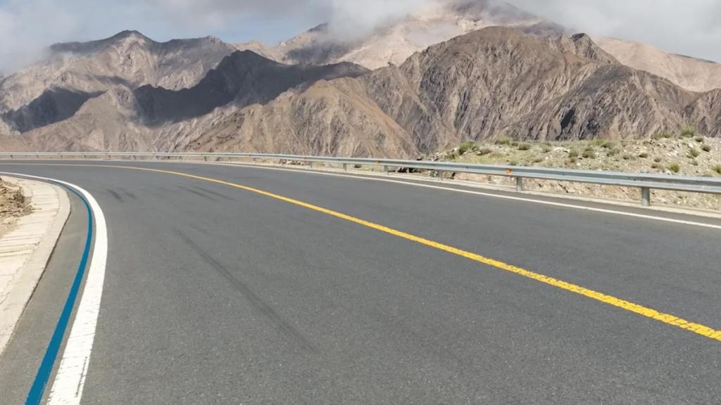 Qué significa la nueva raya azul que hay pintada en algunas carreteras ...
