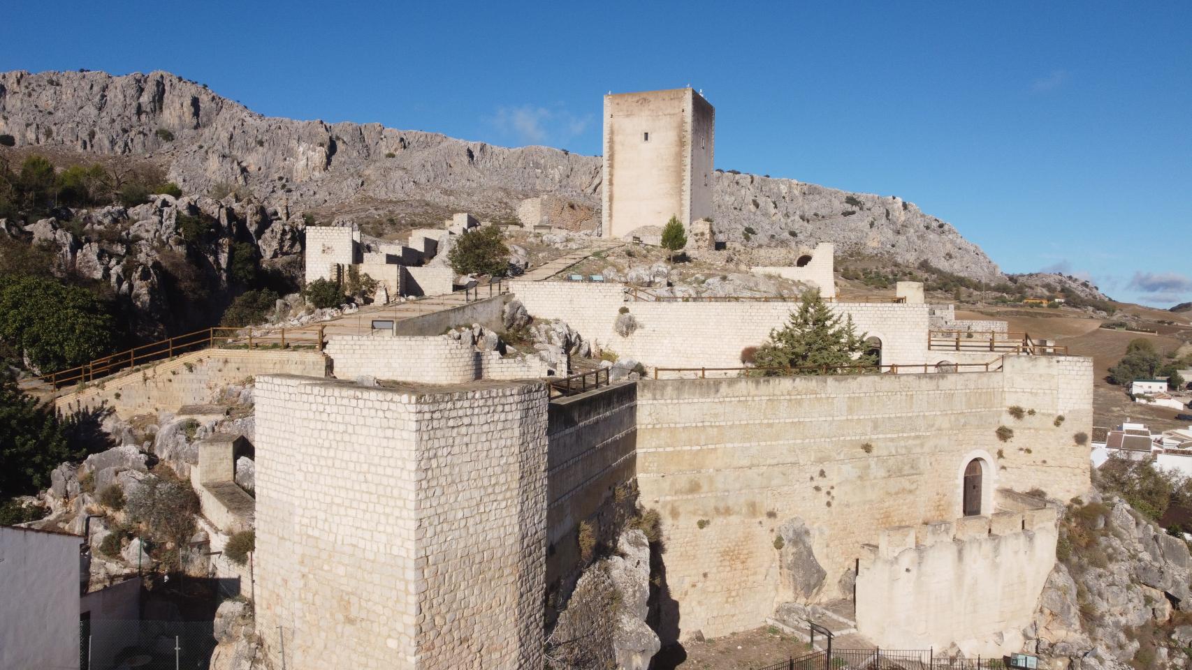 El castillo de Hins-Canit, una fortaleza medieval a 800 metros de ...