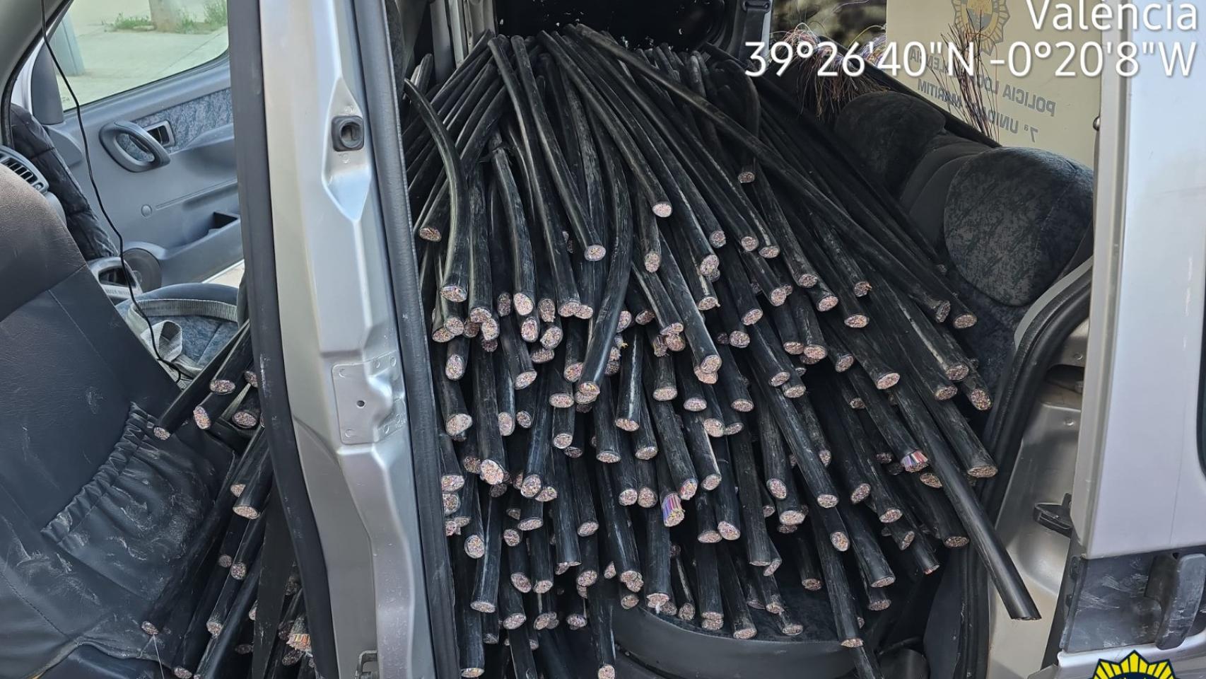 Sorprenden en Valencia a tres hombres con una tonelada de cable robado ...