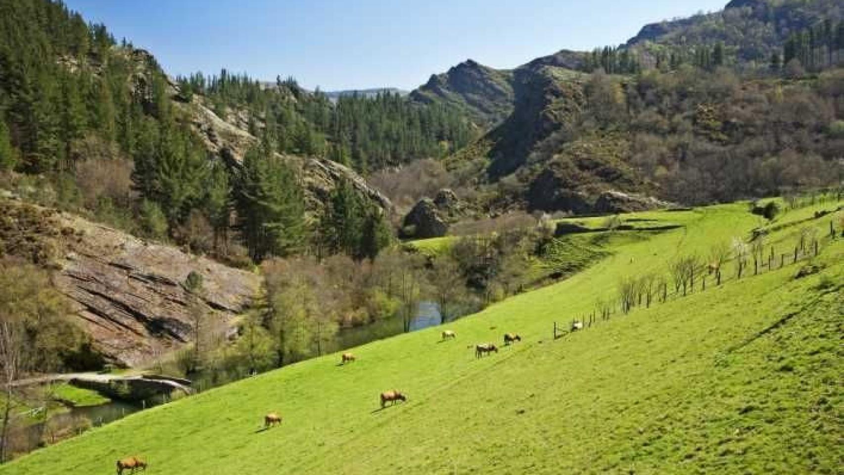El precioso pueblo de España ideal para hacer una ruta de senderismo que ha sido elegido Capital ...