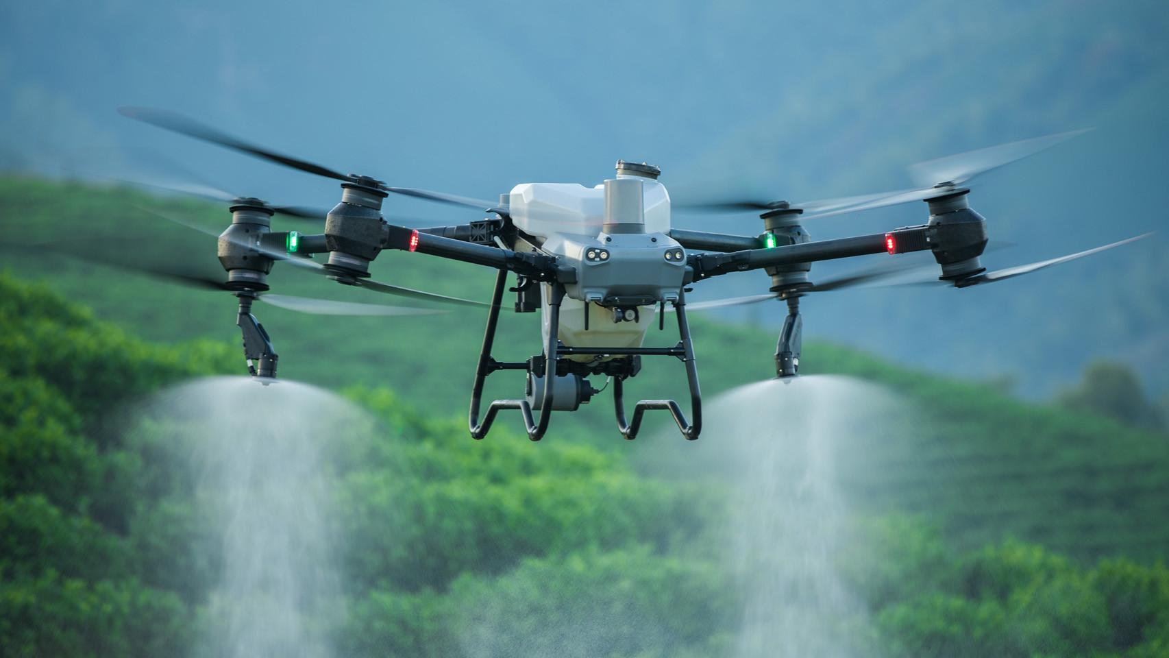 Así son los nuevos drones para el campo de DJI: controlan y fumigan ...