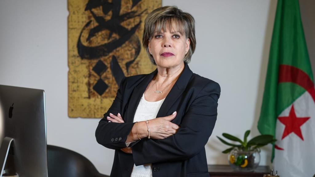 La primera candidata a presidir Argelia Zoubida Assoul: “Los argelinos están exigiendo un mejor ...