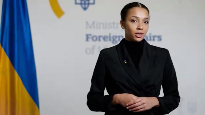 Así es Victoria Shi, la portavoz creada con inteligencia artificial que ...