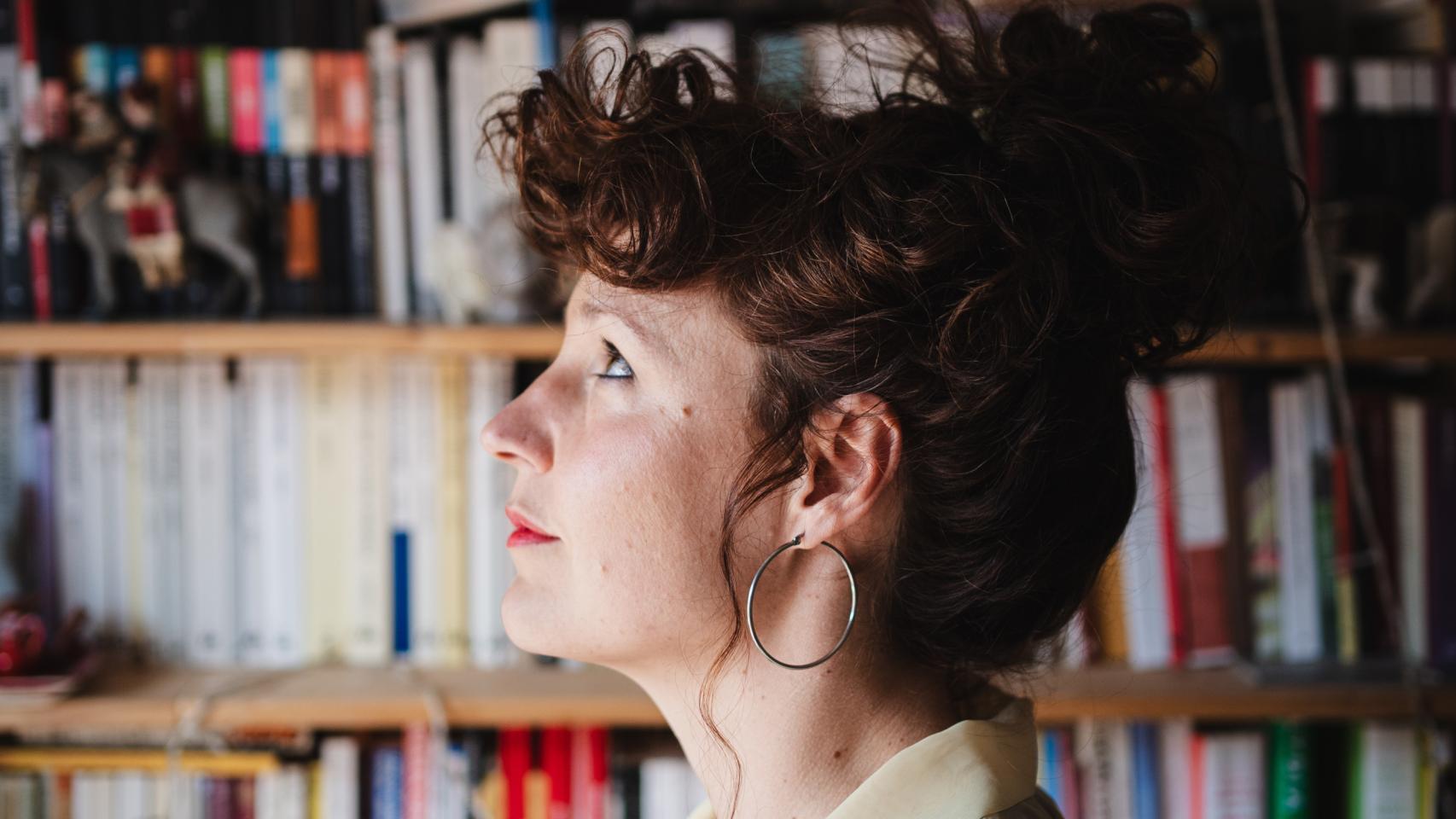 Sabina Urraca: "Escribir me encanta, pero me hace sufrir, me llena de ...