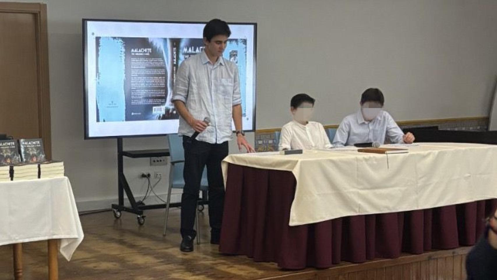 Nico Minguela, el marbellí de 15 años que ha escrito 5 libros, y en ...