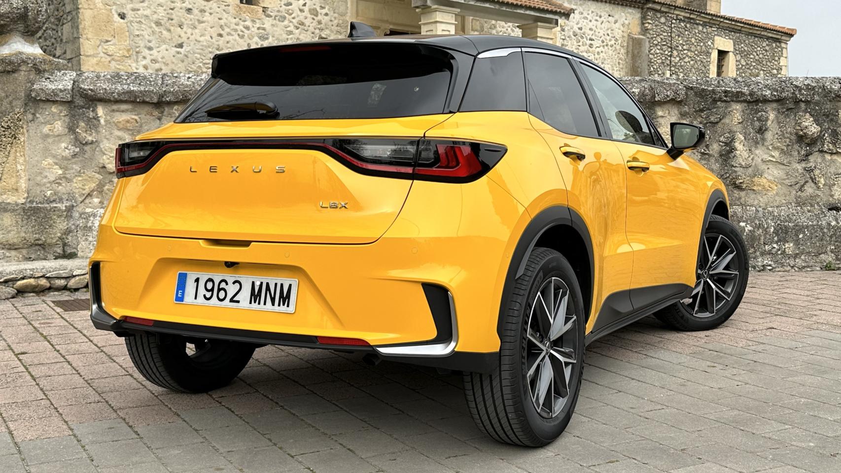 Probamos el Lexus LBX: un SUV urbano que quiere hacer sombra al Audi Q2 ...