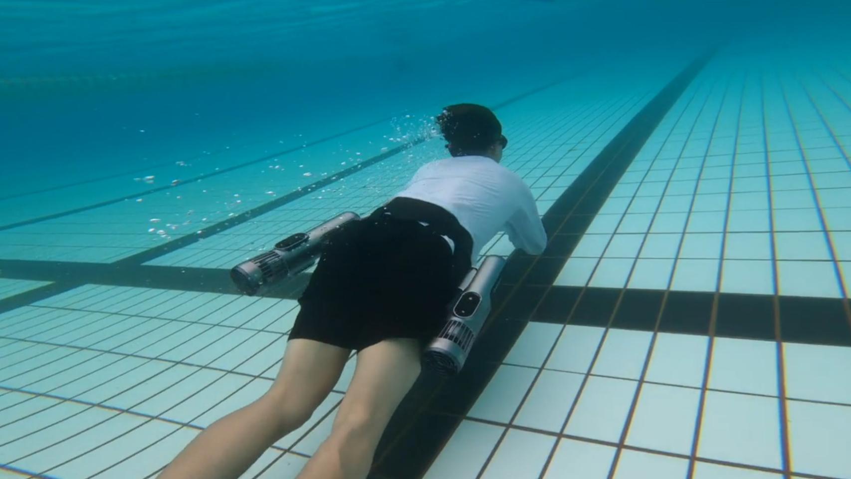 Un 'jetpack' propulsor para submarinistas: este cinturón permite nadar ...