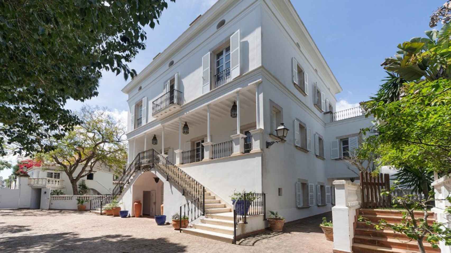 Tita Cervera baja el precio de su mansión en Mallorca: así es la ...