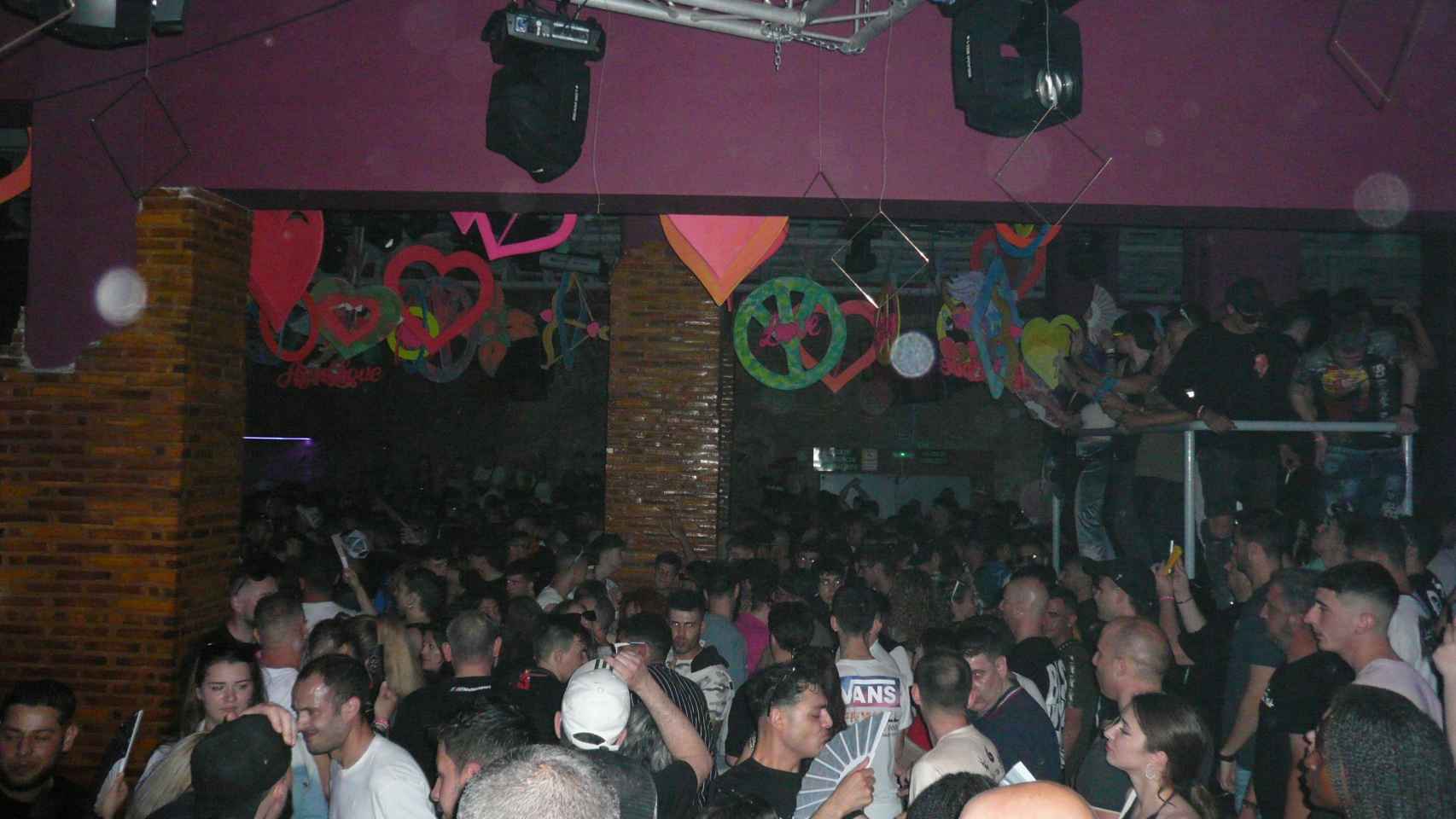 La legendaria discoteca de la ruta del Bakalao que "fabrica fiesta ...