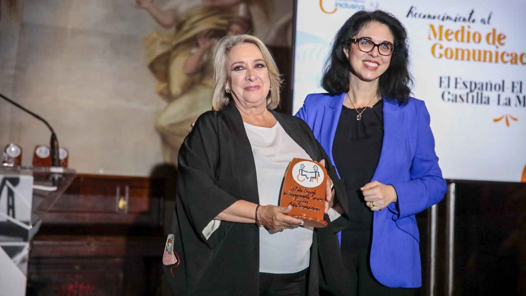 Esther Esteban recoge el premio de CLM Inclusiva: "Cambiar el artículo ...