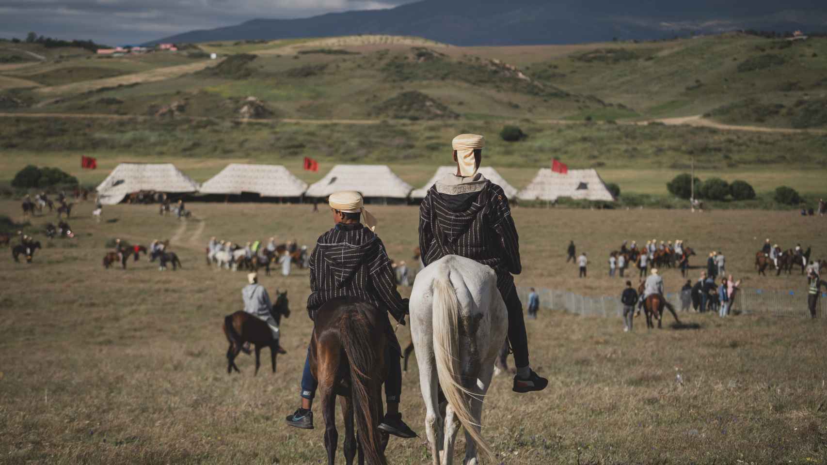 Caballos, gritos 'zaghareet' y danzas ancestrales: tres días en el ...