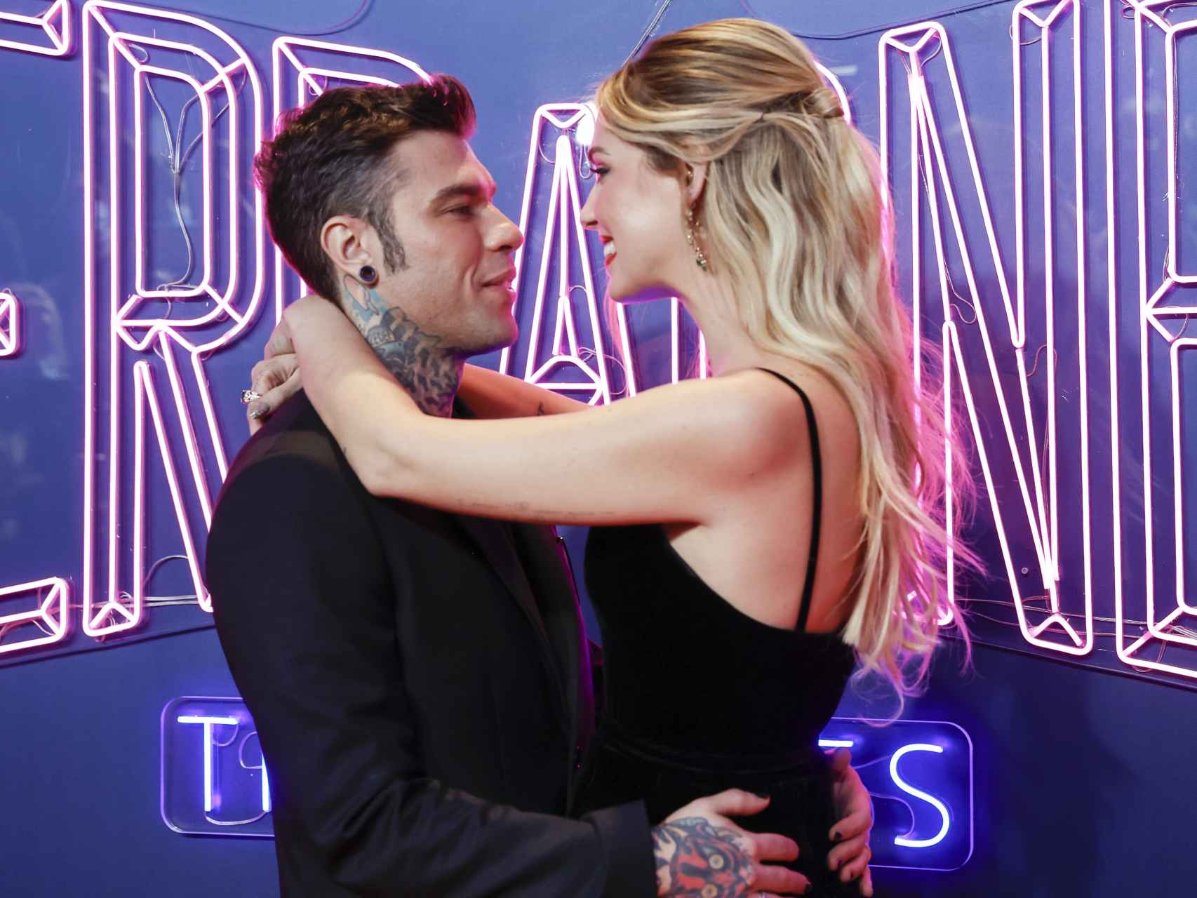 Fedez presenta por sorpresa a su nueva novia, la modelo Garance Authié ...