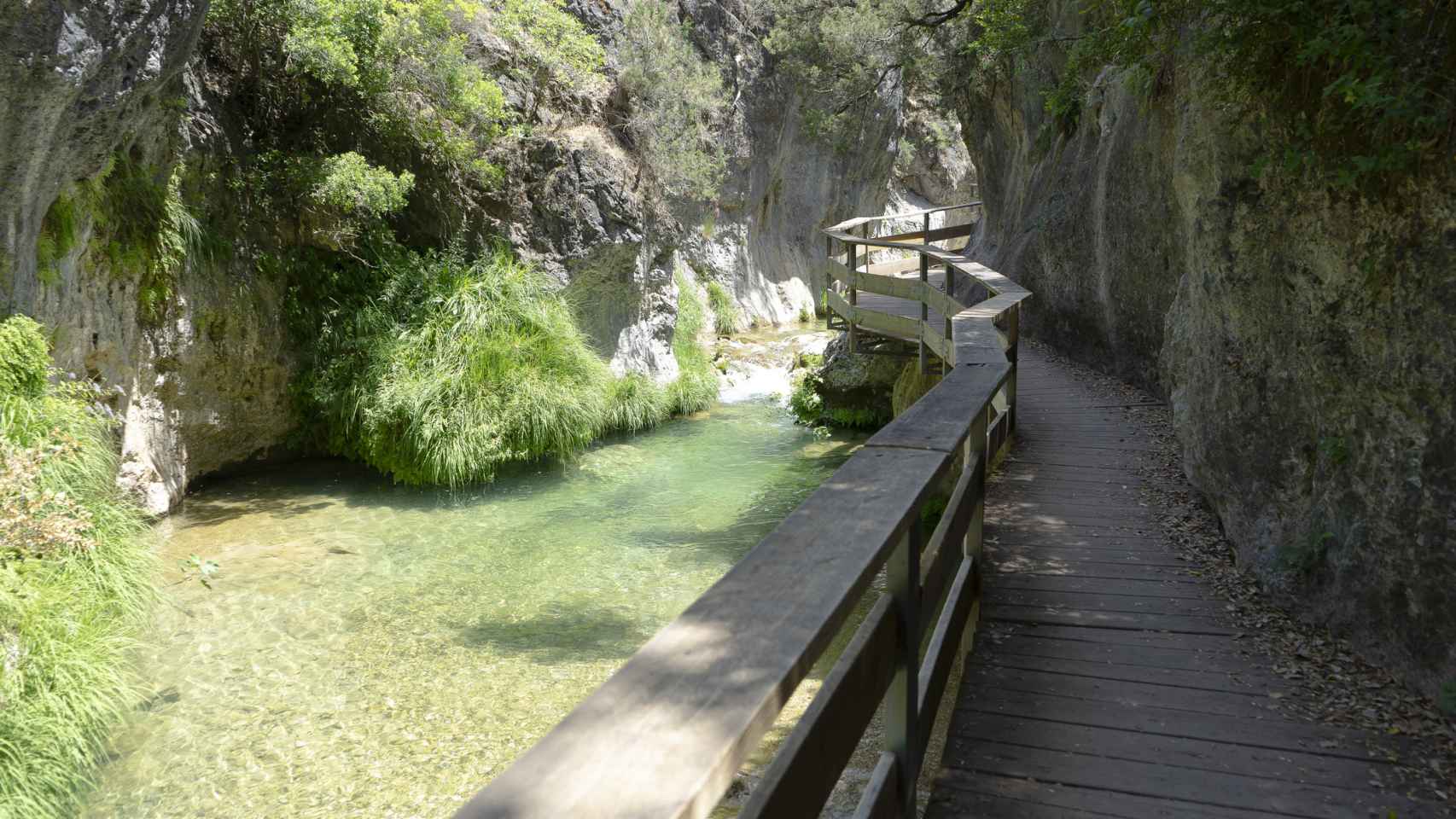 La espectacular ruta del río Borosa: pasarelas y aguas cristalinas en ...
