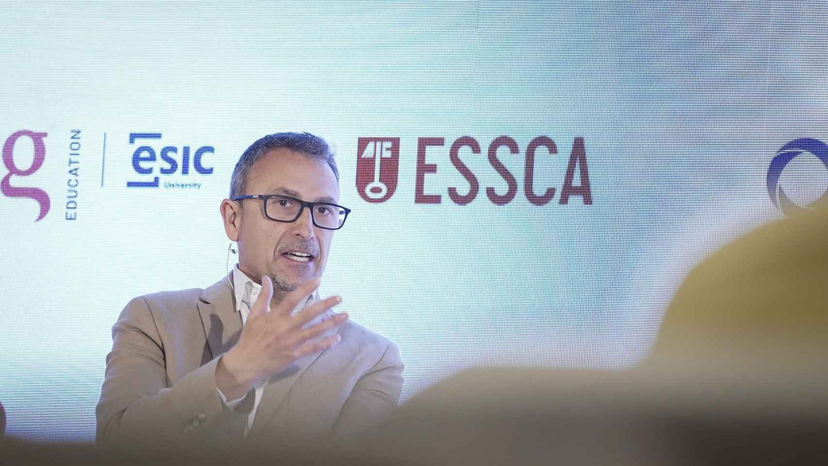 "La universidad debe jugar un papel más activo en el entorno social en el que opera", según ...