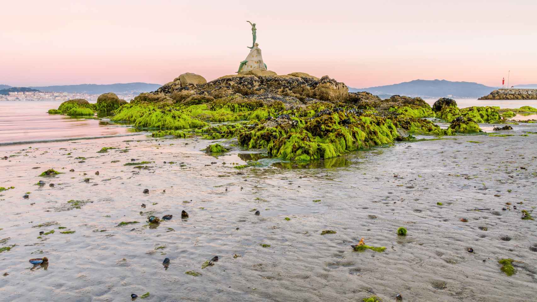 La Sirenita de Cangas do Morrazo: un símbolo de la cultura marinera en ...