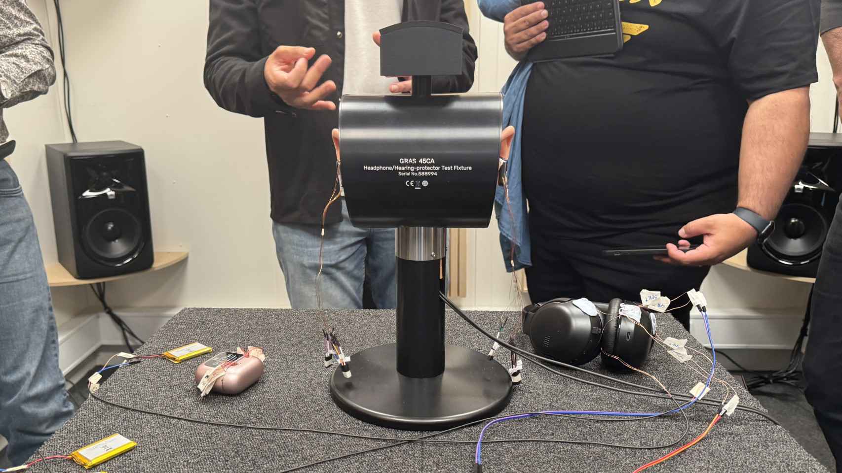 Esta oreja de plástico mejorará cómo suenan tus auriculares: dentro del ...