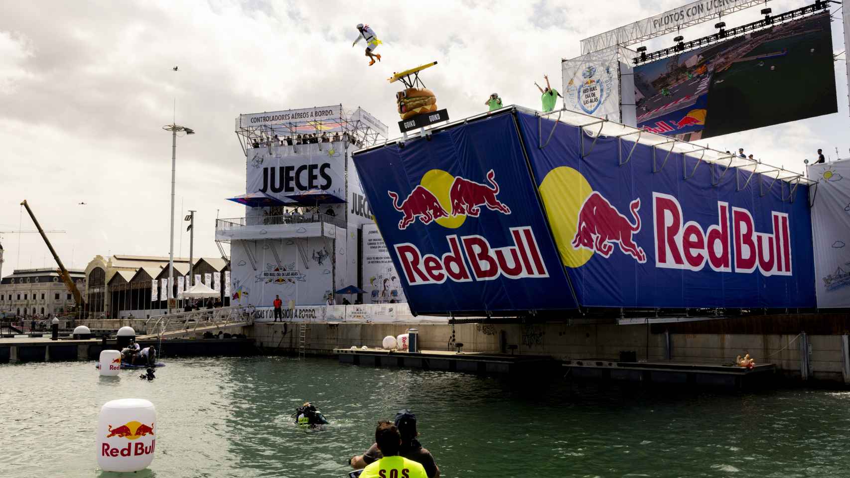 Red Bull y su competición de cacharros voladores "más loca del mundo ...